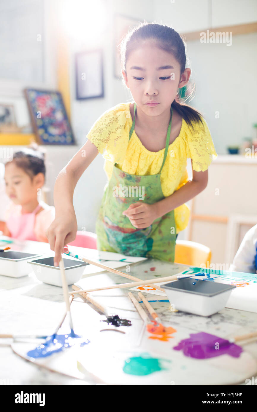 Little girl painting in art class Stock Photo - Alamy