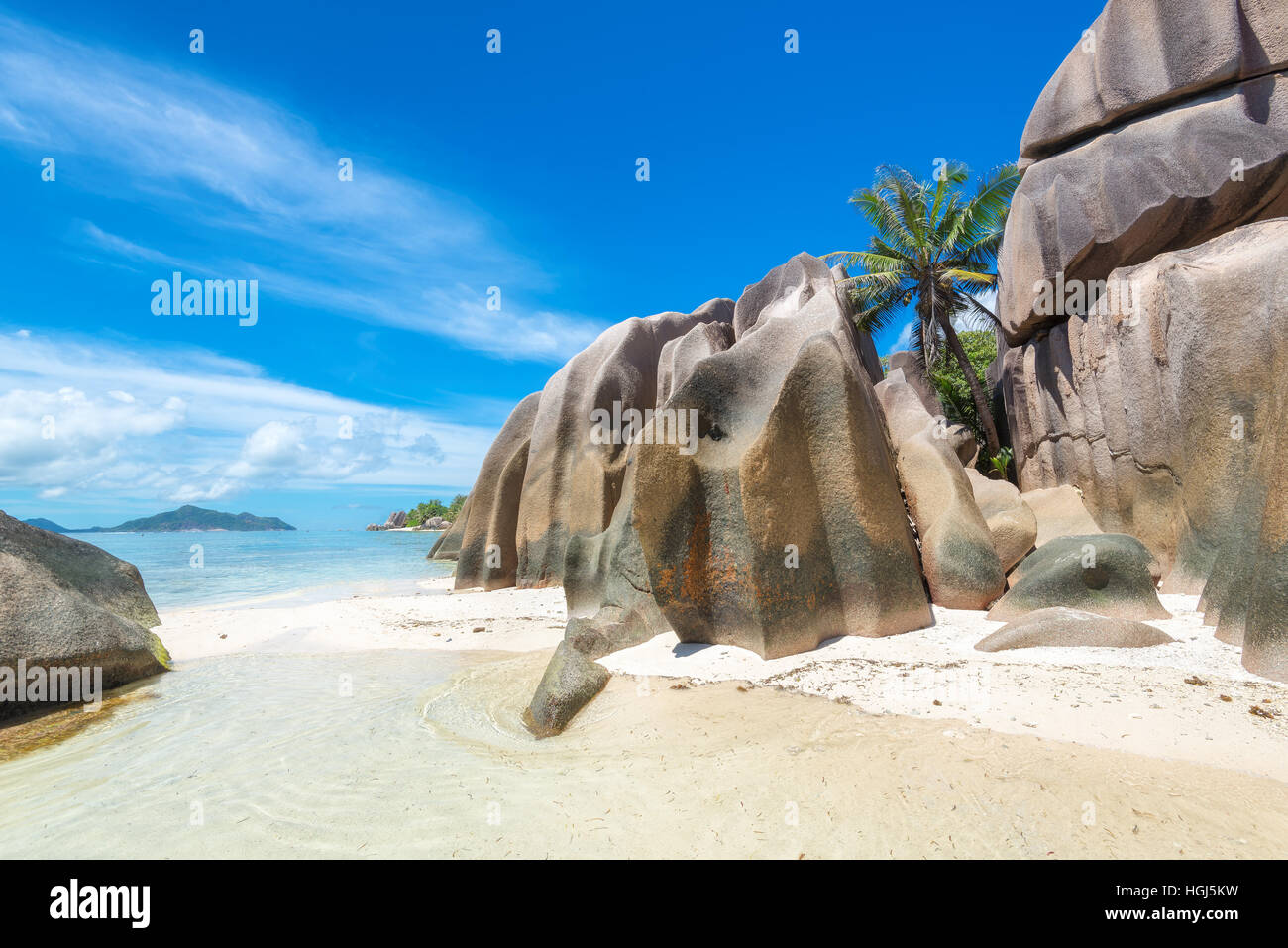 Rocks on sand beach hi-res stock photography and images - Alamy