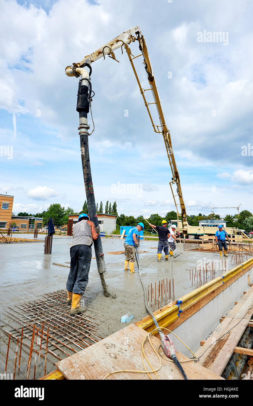 Pouring concrete rebar hi-res stock photography and images - Alamy
