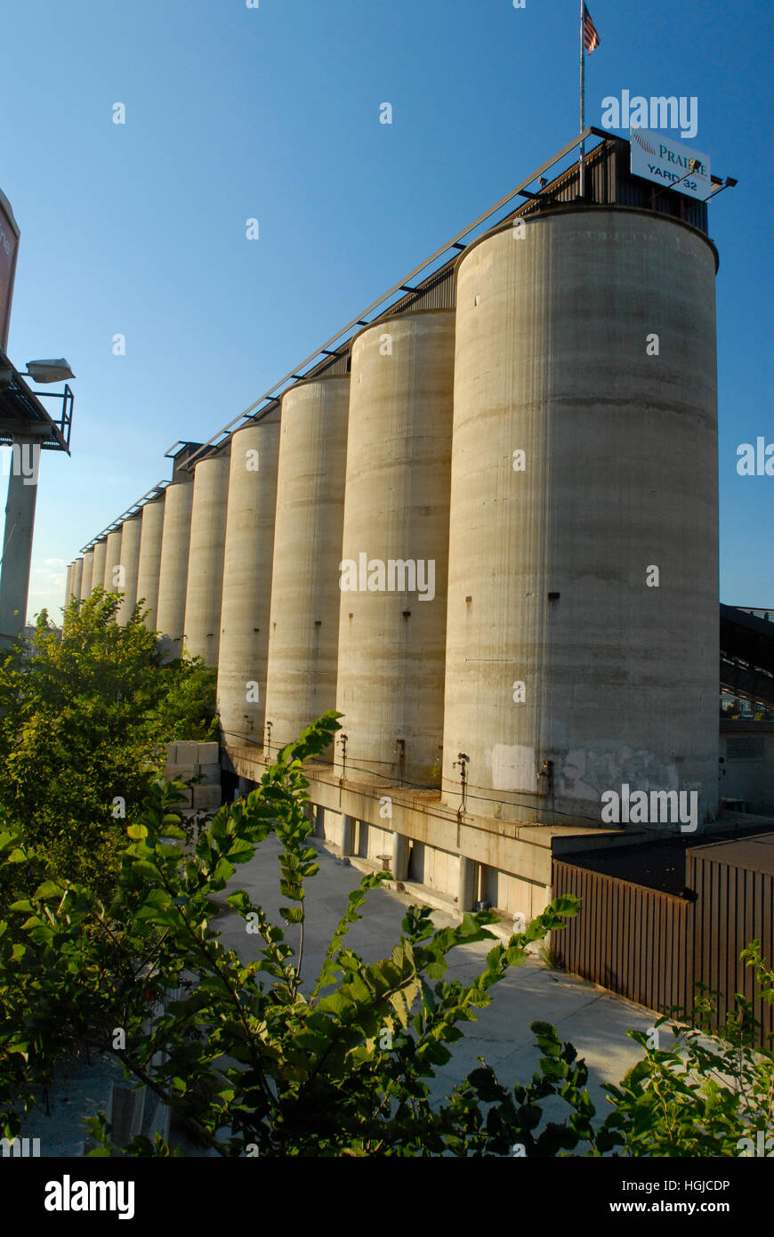 "Prairie Material" concrete plant, yard 32 near downtown Chicago ...