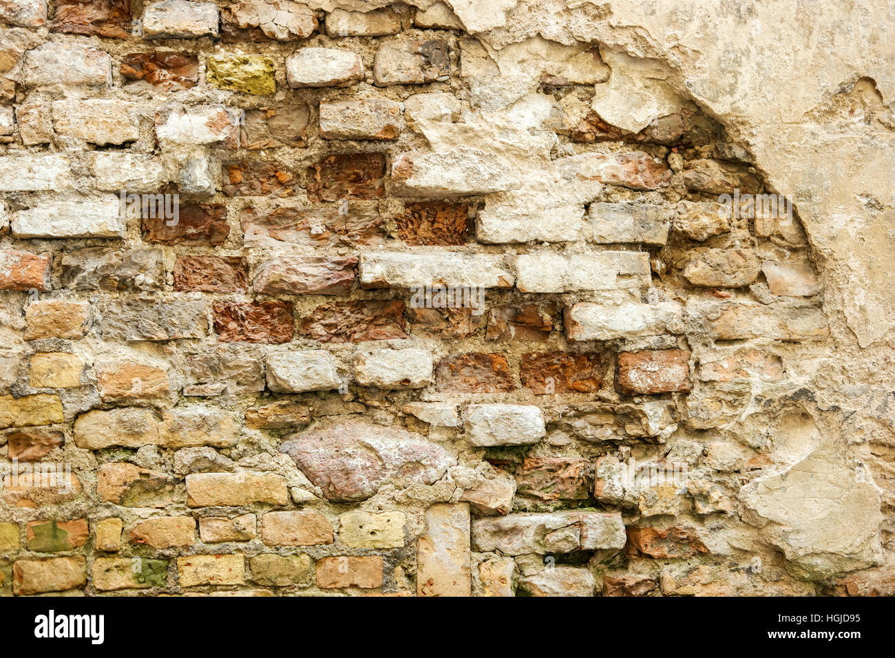 Damaged brick wall Stock Photo - Alamy