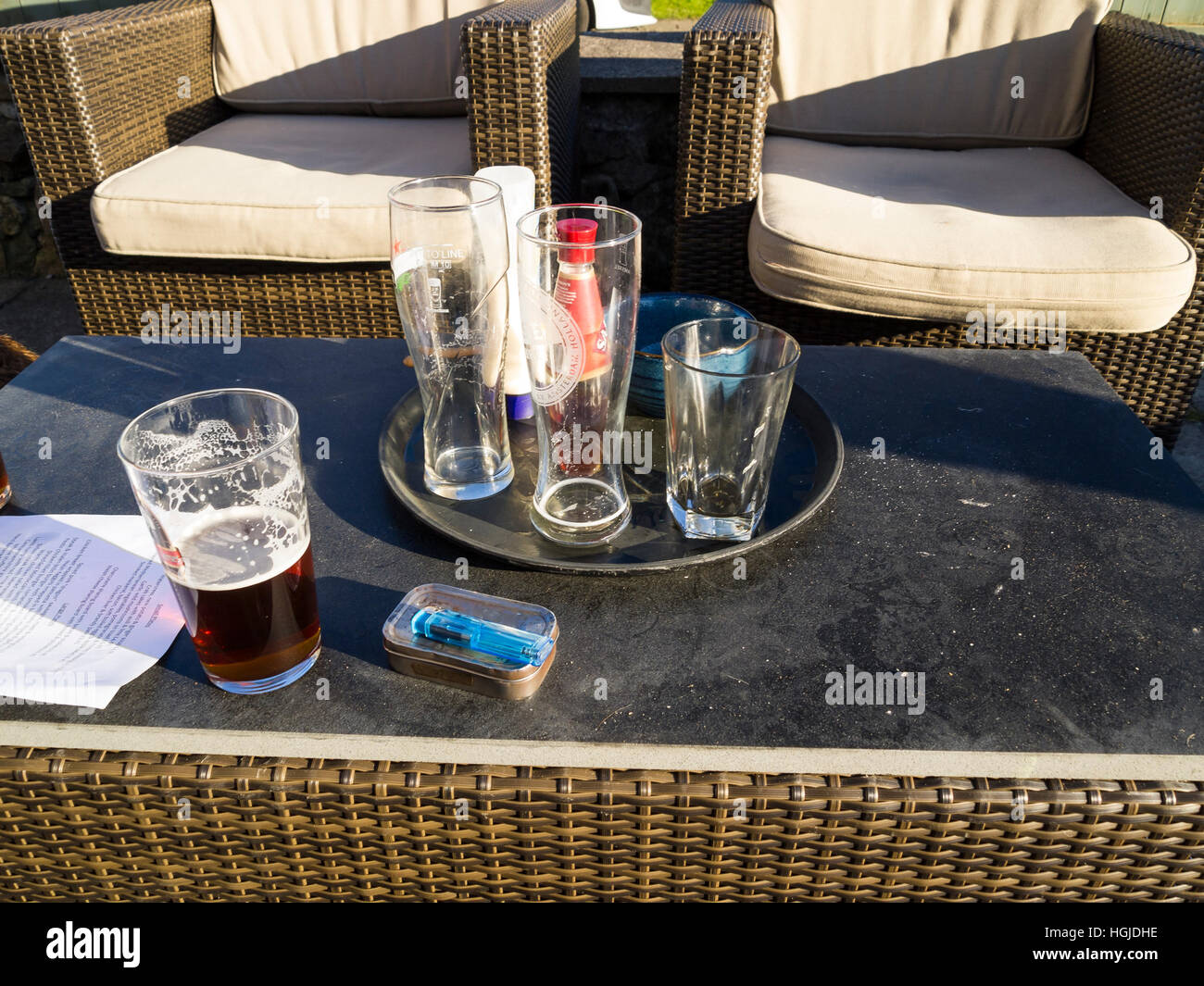 outdoor pub restaurant table glasses beer chairs Stock Photo - Alamy