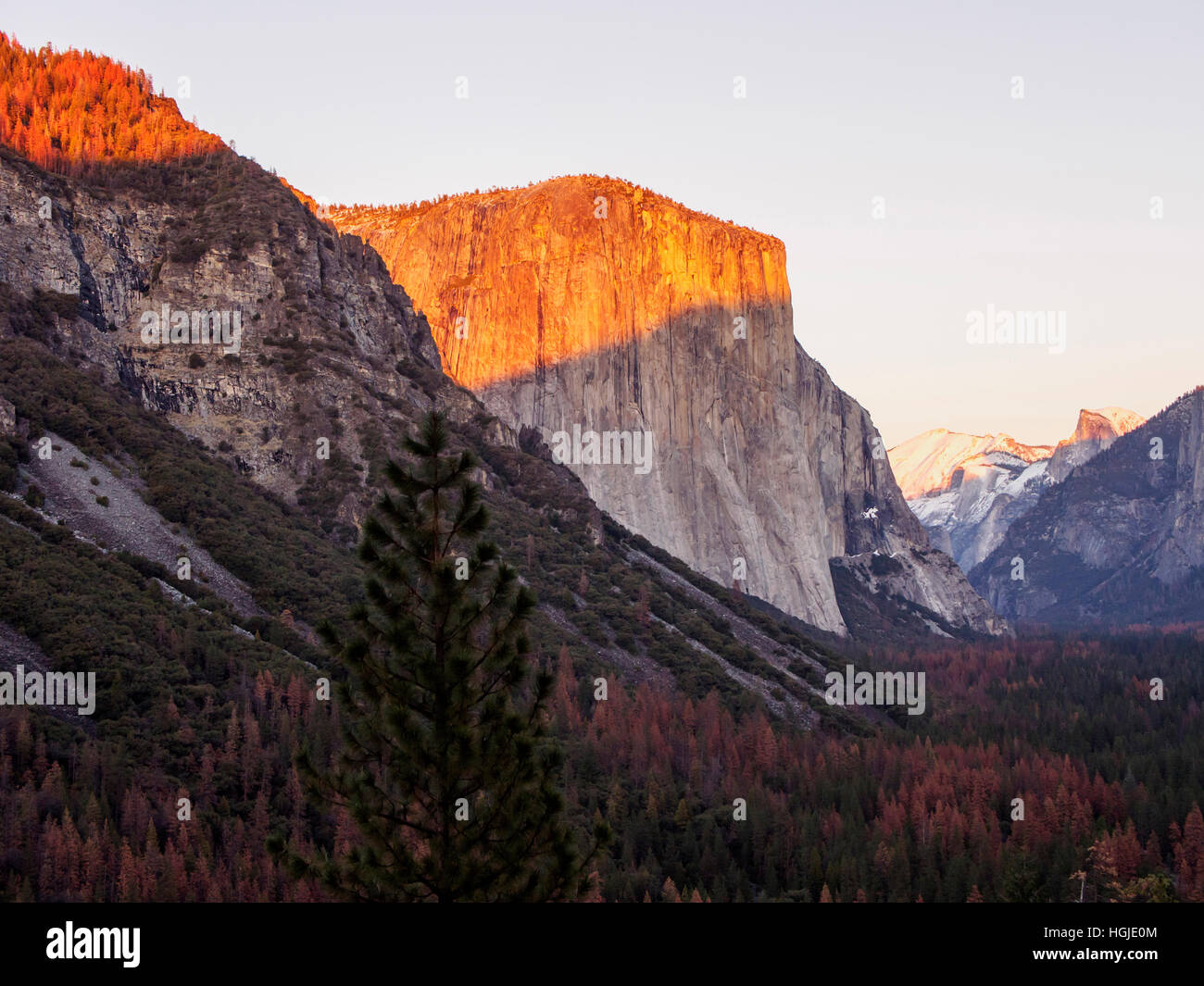 In the Yosemite Valley a winter sunset gives El Capitan a golden crown ...