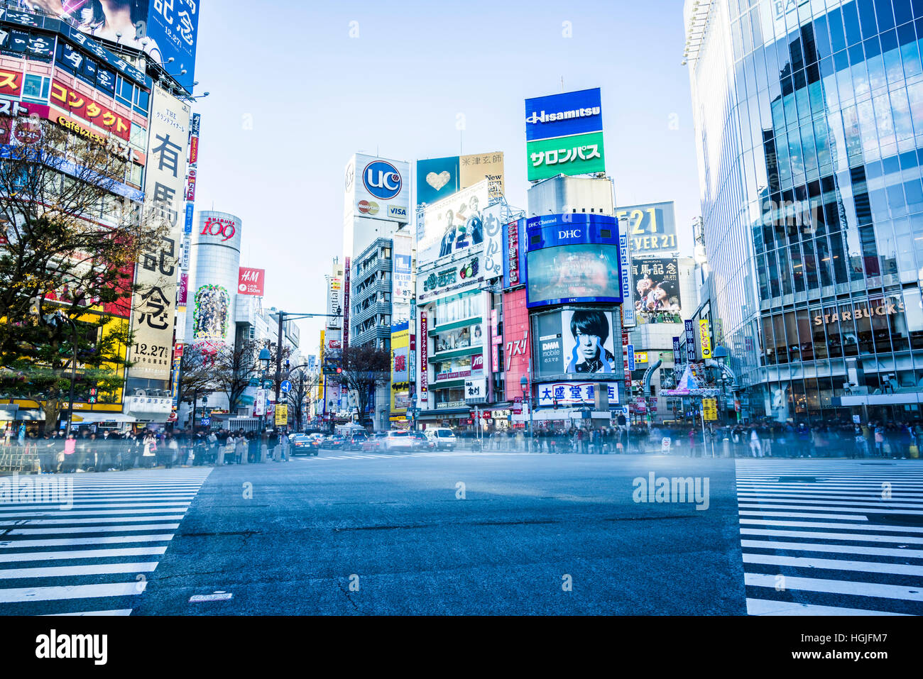 Long exposure shibuya crossing tokyo hi-res stock photography and ...