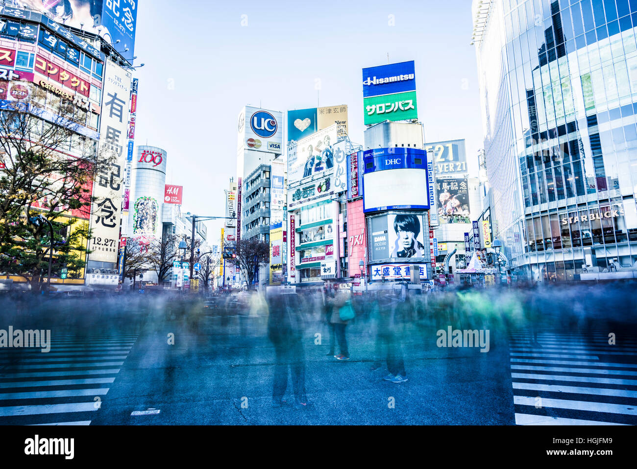 Long exposure shibuya crossing tokyo hi-res stock photography and ...
