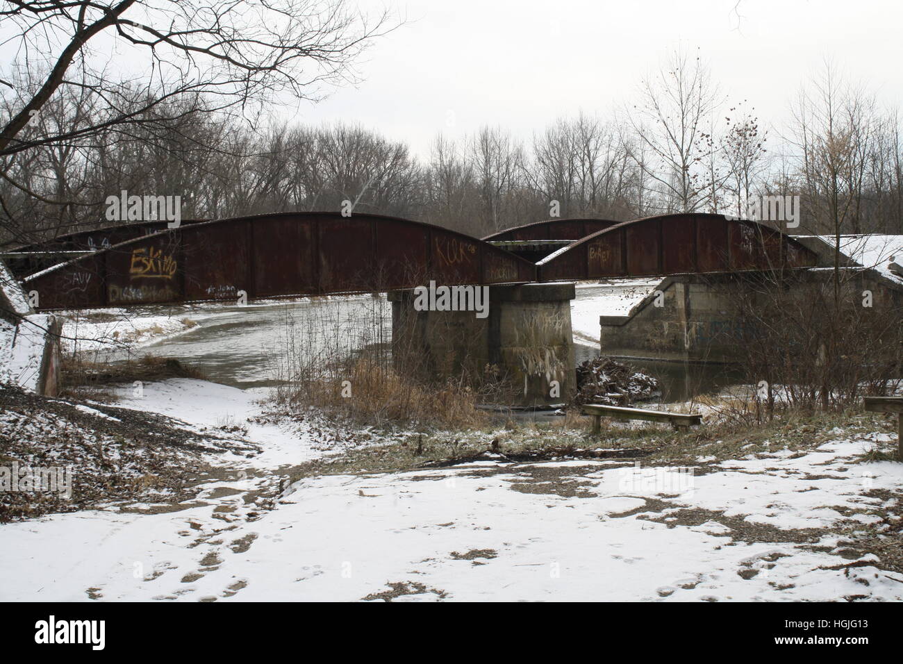 Railroad bridge crossing hi-res stock photography and images - Alamy