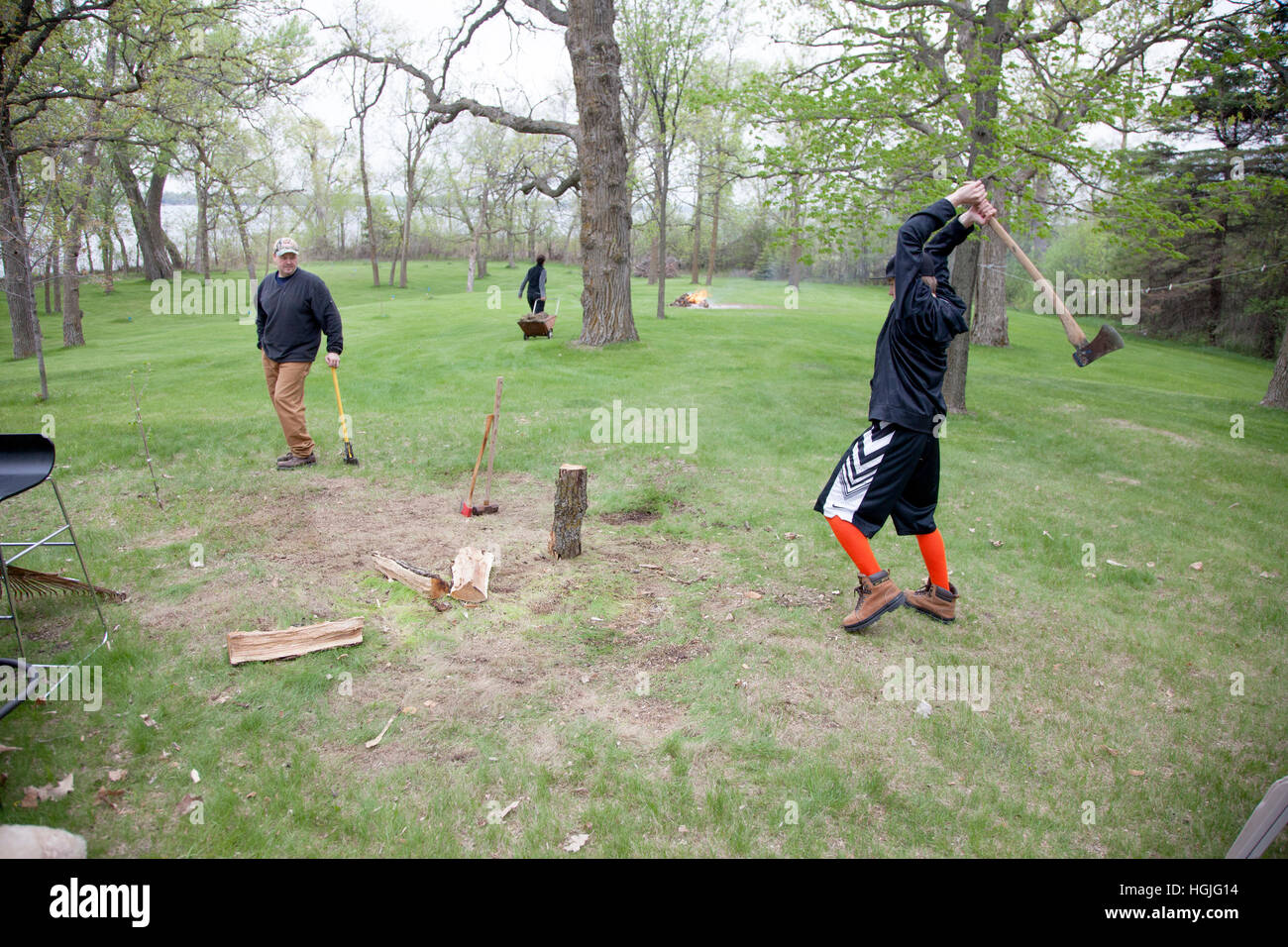 Chopping wood hi-res stock photography and images - Alamy