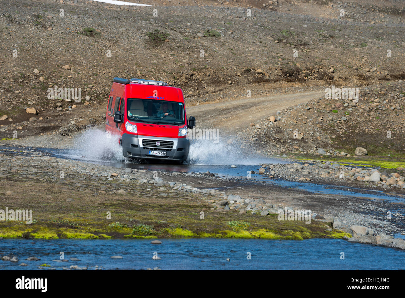 Caravan crossing river, Route F26, highland gravel road, Sprengisandur ...
