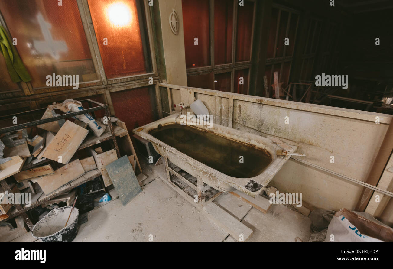 Cluttered warehouse hi-res stock photography and images - Alamy