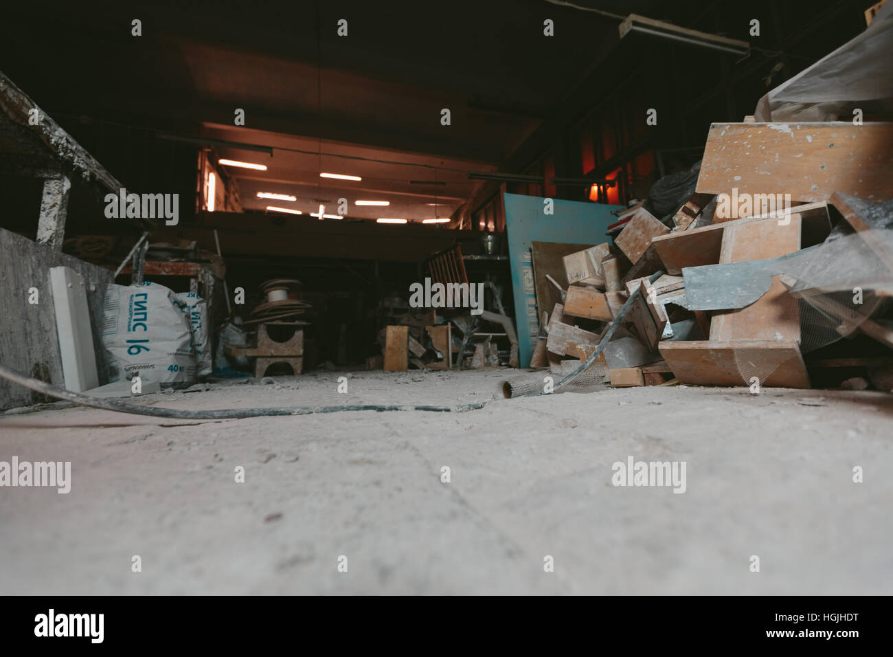 Cluttered warehouse hi-res stock photography and images - Alamy