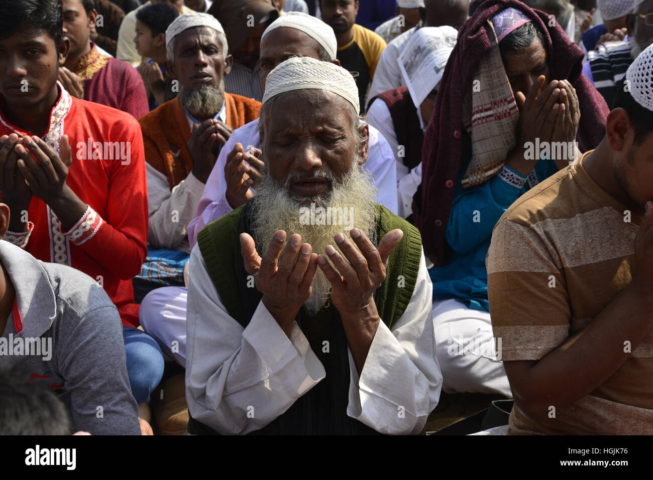 Tongi, Dhaka, Bangladesh. 22nd January, 2017. Bangladeshi Muslim ...