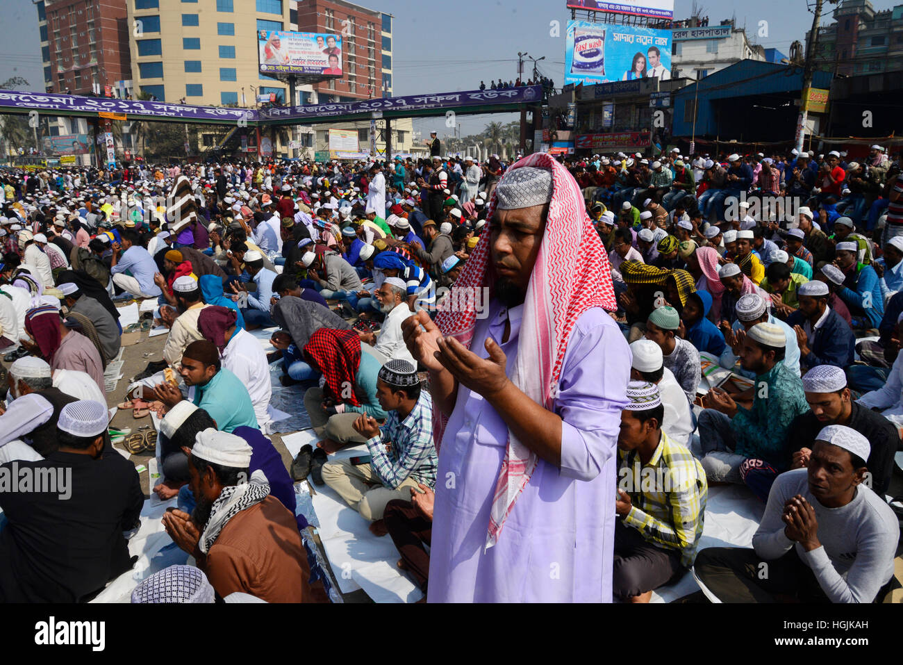 Tongi, Dhaka, Bangladesh. 22nd January, 2017. Bangladeshi Muslim ...