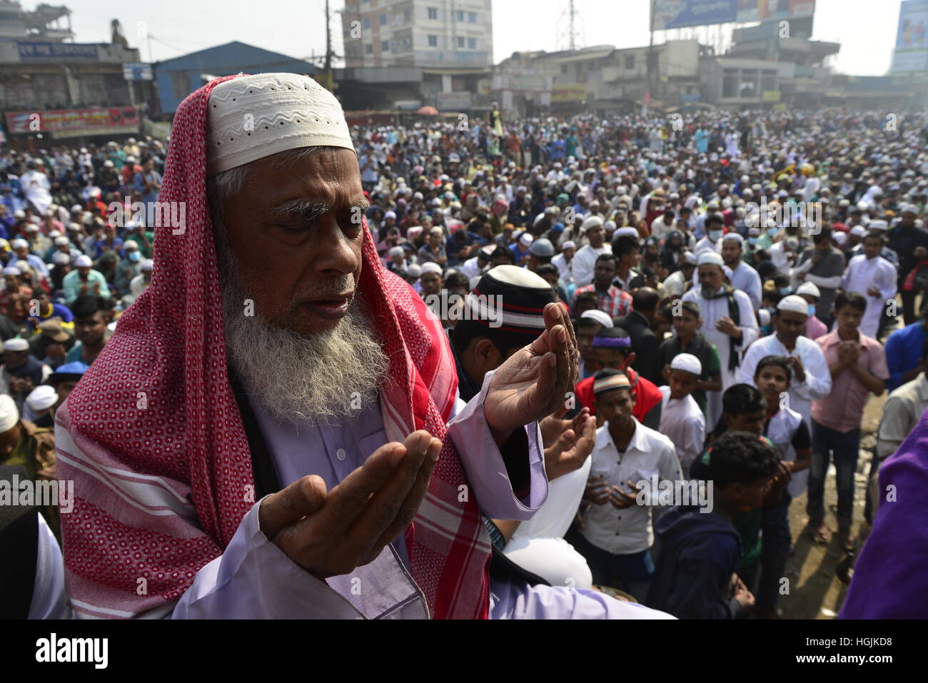 Tongi, Dhaka, Bangladesh. 22nd January, 2017. Bangladeshi Muslim ...