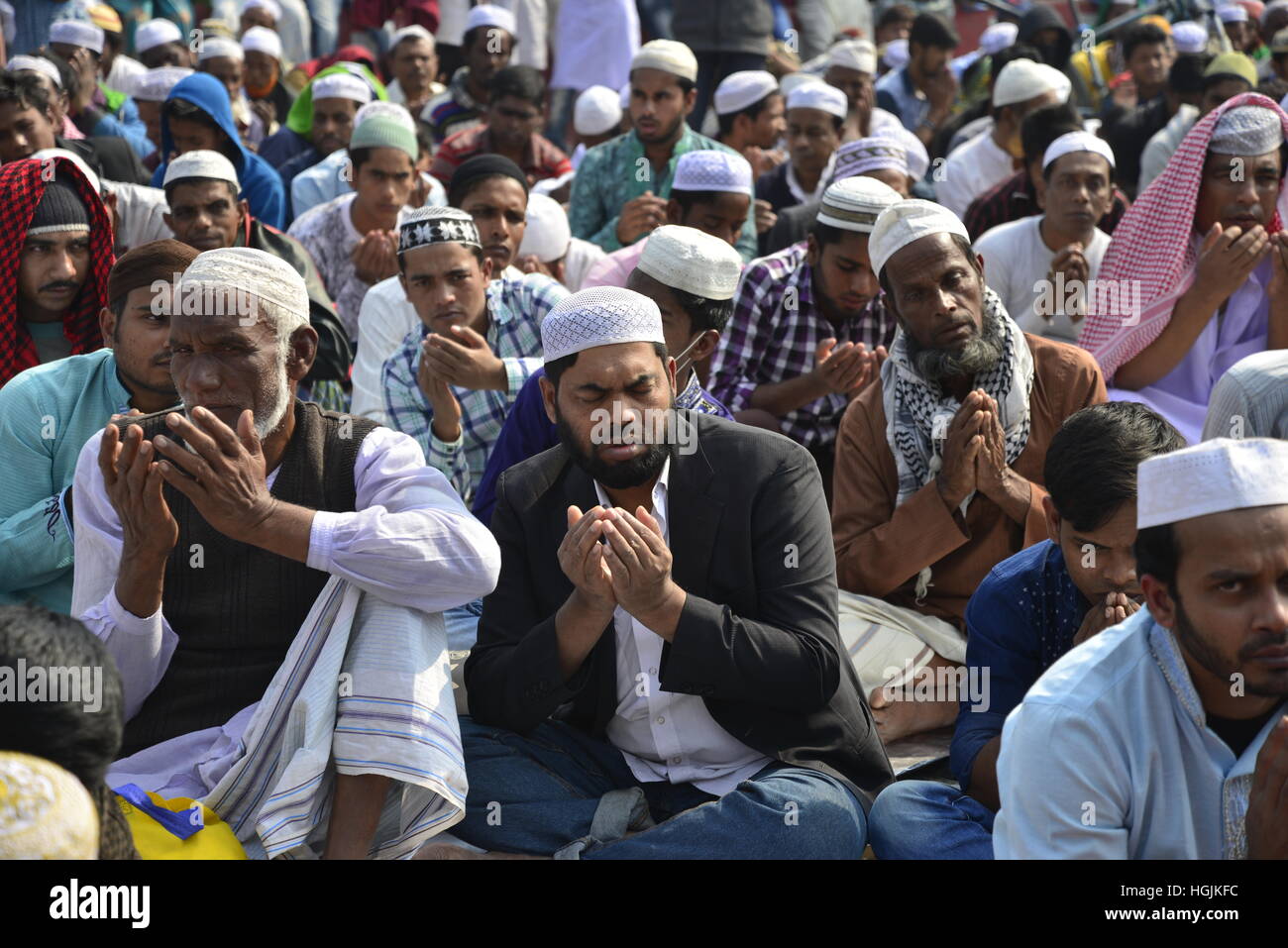 Tongi, Dhaka, Bangladesh. 22nd January, 2017. Bangladeshi Muslim ...