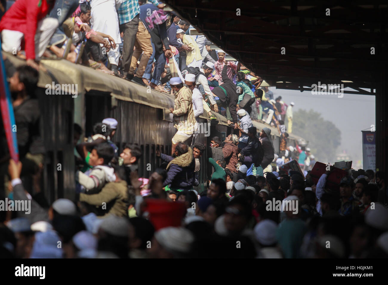 Tongi, near Dhaka, Bangladesh. 22nd Jan, 2017. Bangladeshi Muslim ...