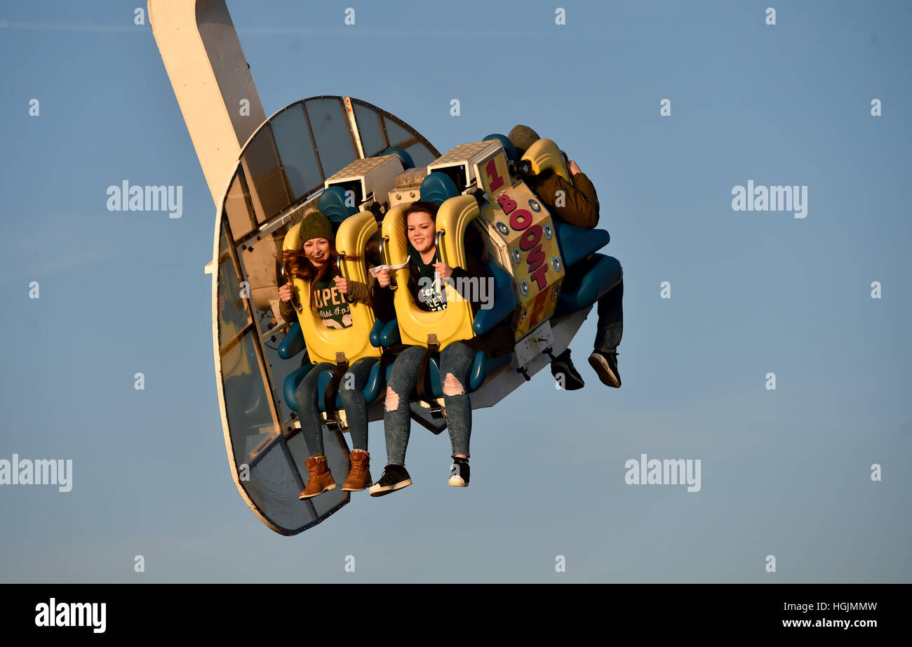 Brighton Sussex, UK. 22nd Jan, 2017. Visitors enjoy the beautiful sunny ...