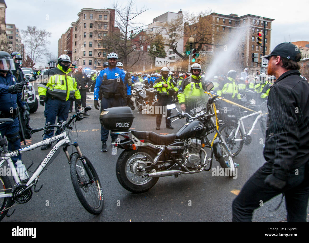 Riot control agent hi-res stock photography and images - Alamy