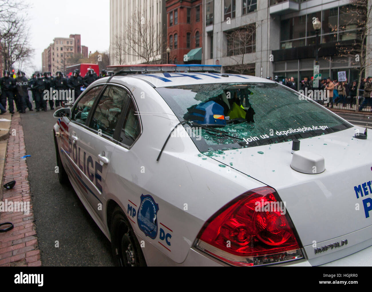Police usa riot damaged police car hi-res stock photography and images ...