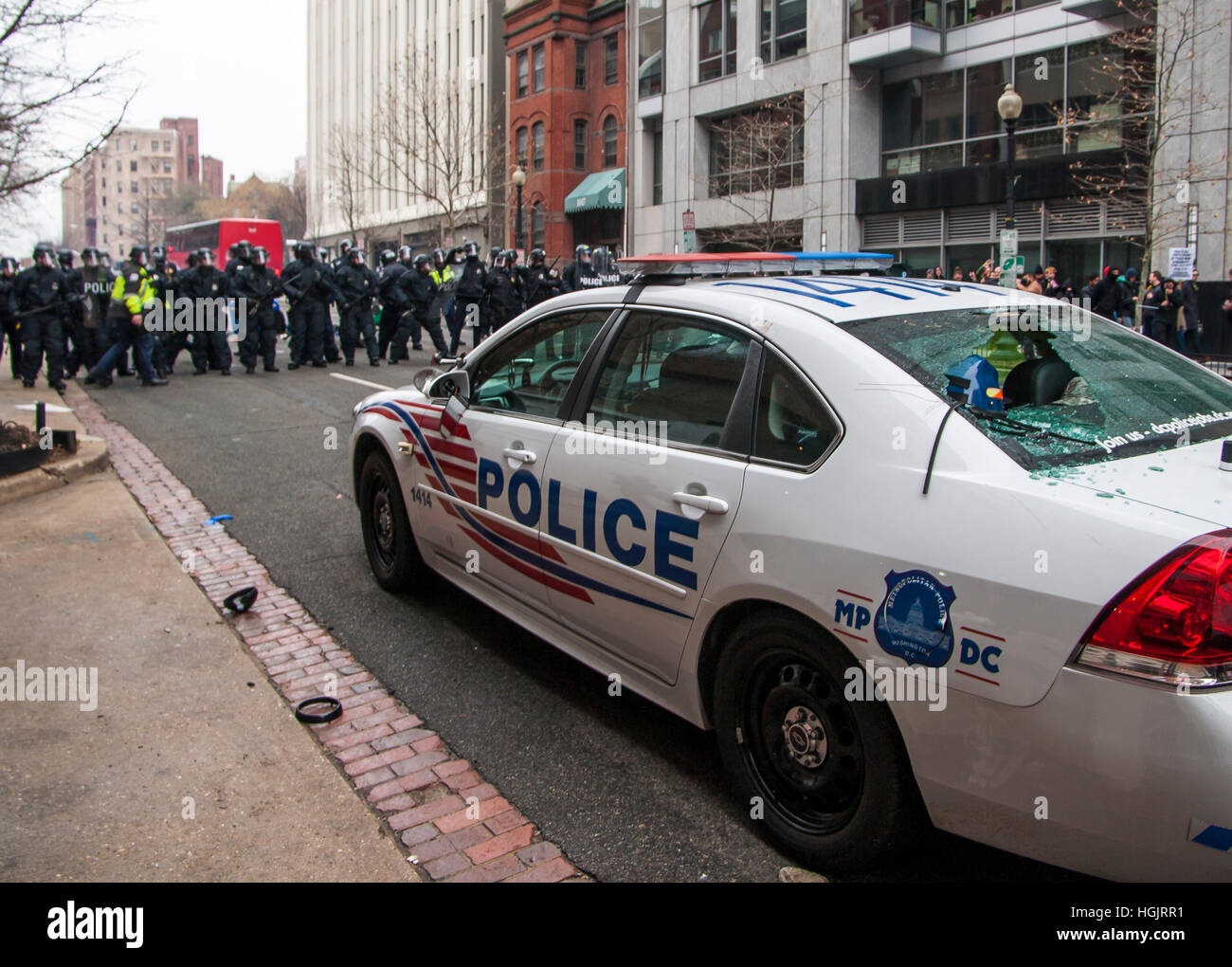Police usa riot damaged police car hi-res stock photography and images ...