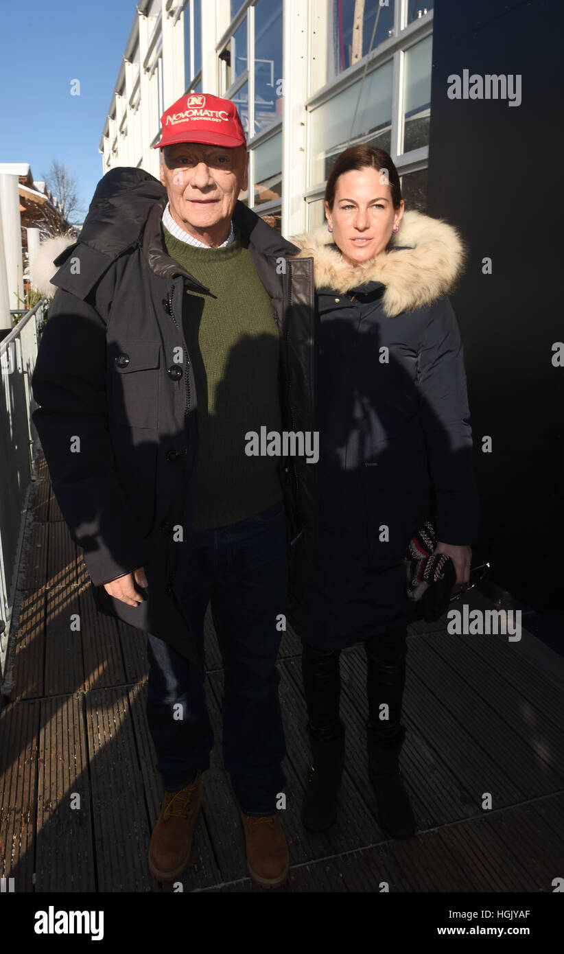 The former Formula 1 driver Niki Lauda and his wife Birgit can be seen ...