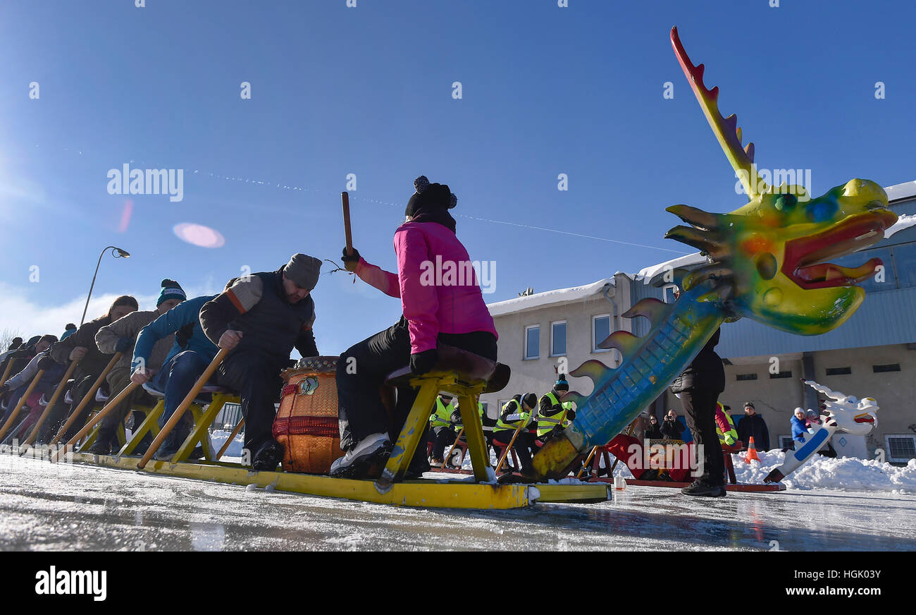 Race of sledges hi-res stock photography and images - Alamy