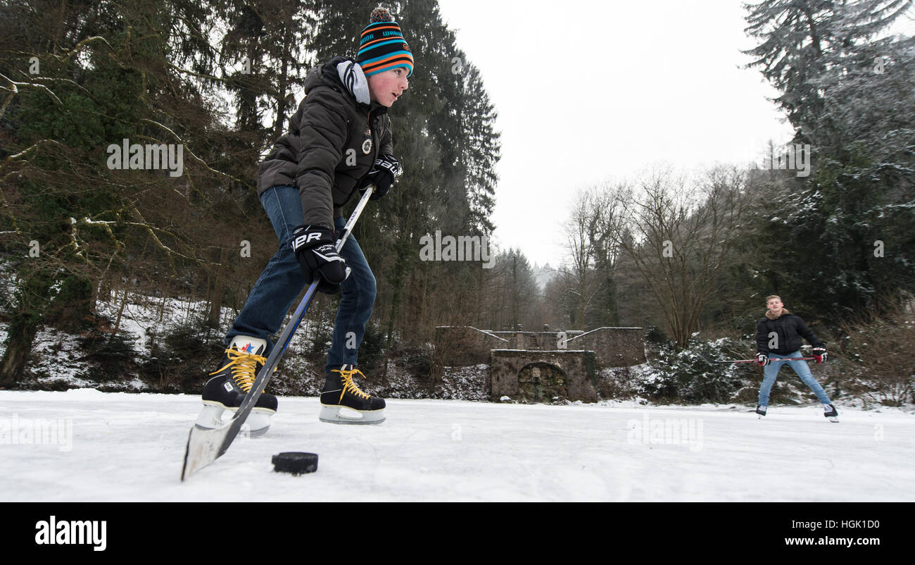 Freiburg, Germany. 23rd Jan, 2017. Maurice and his father play ice ...