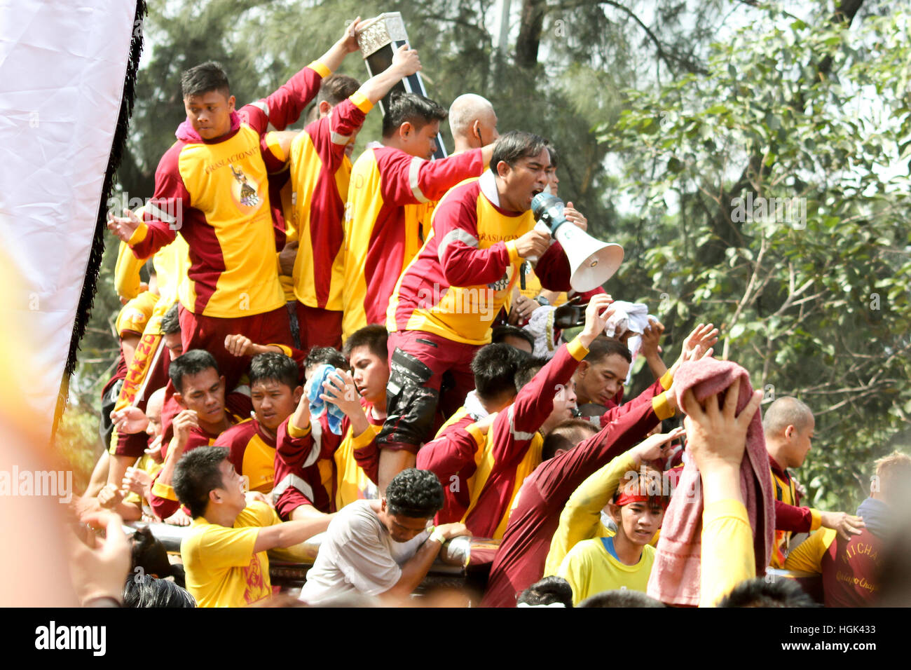 Manila, Philippines. 09th Jan, 2017. An hijo del Nazareno (son of the ...