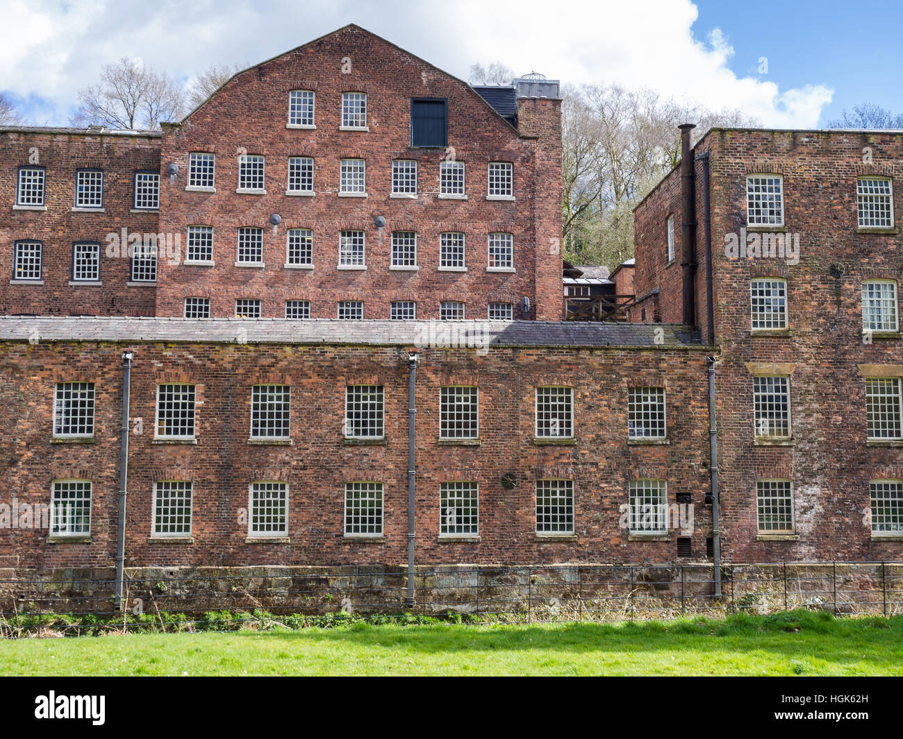 Old cotton mill manchester interior hi-res stock photography and images ...