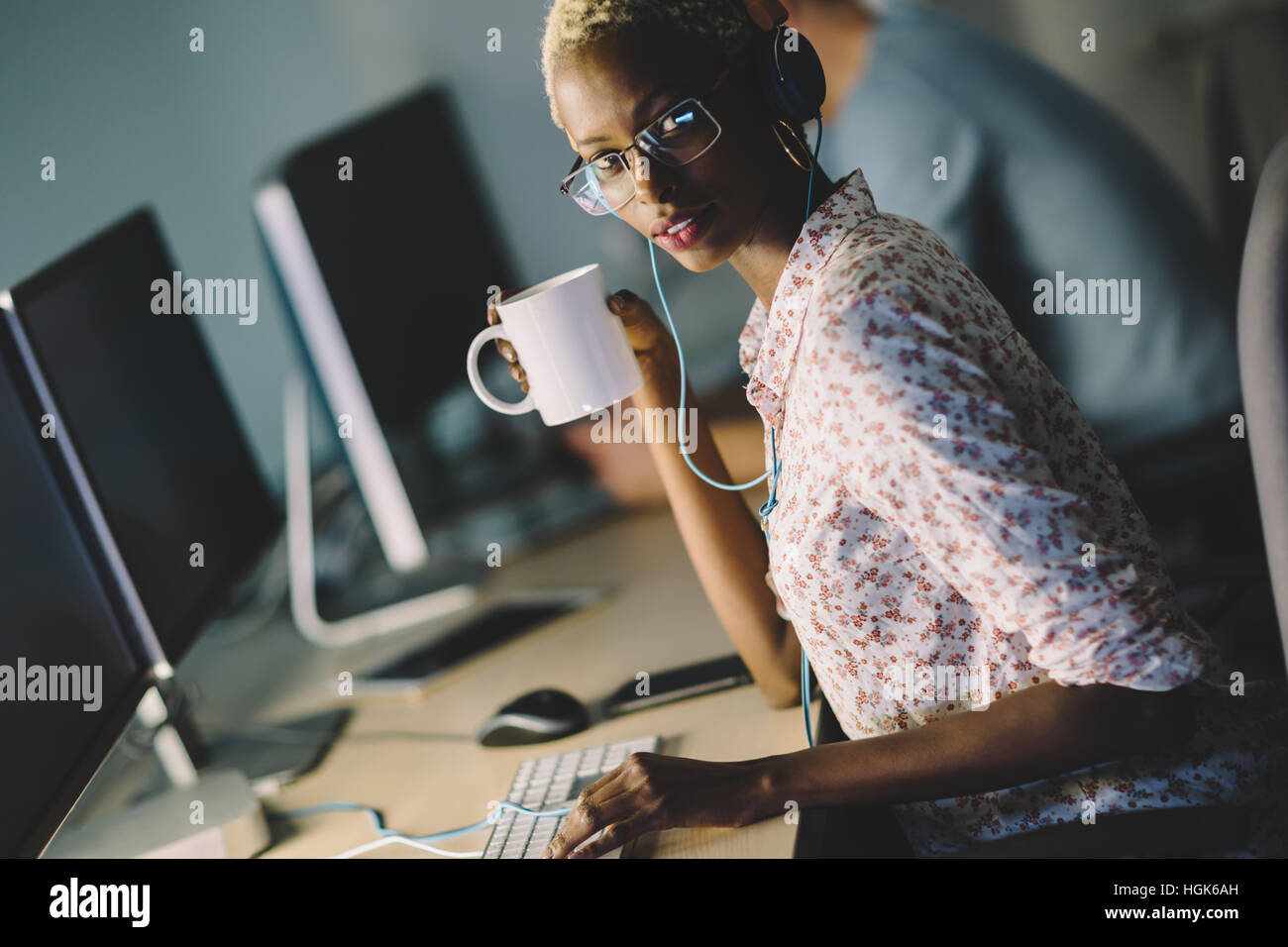 Black lady office worker hi-res stock photography and images - Alamy