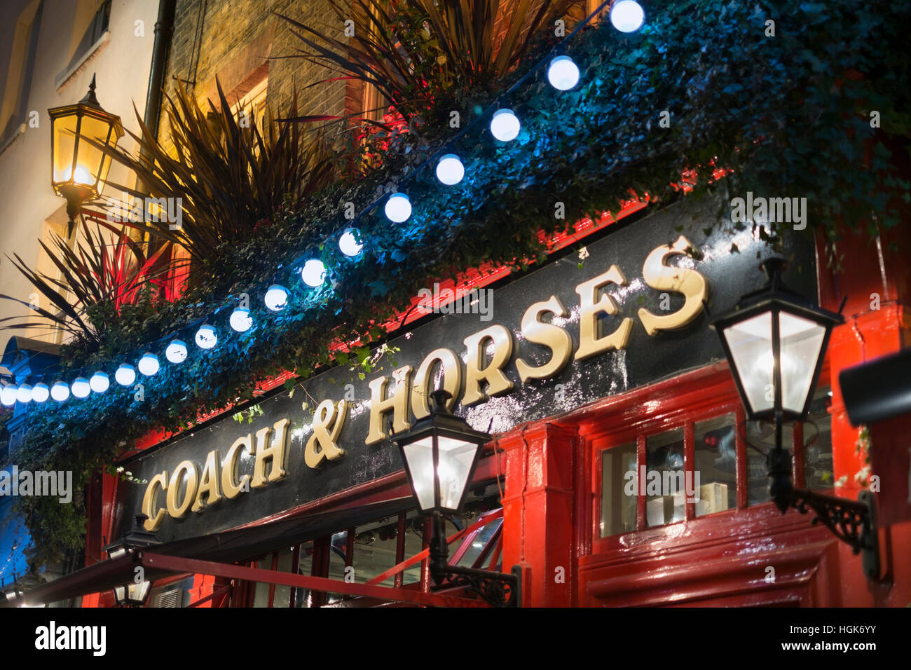 Coach and horses pub sign hi-res stock photography and images - Alamy