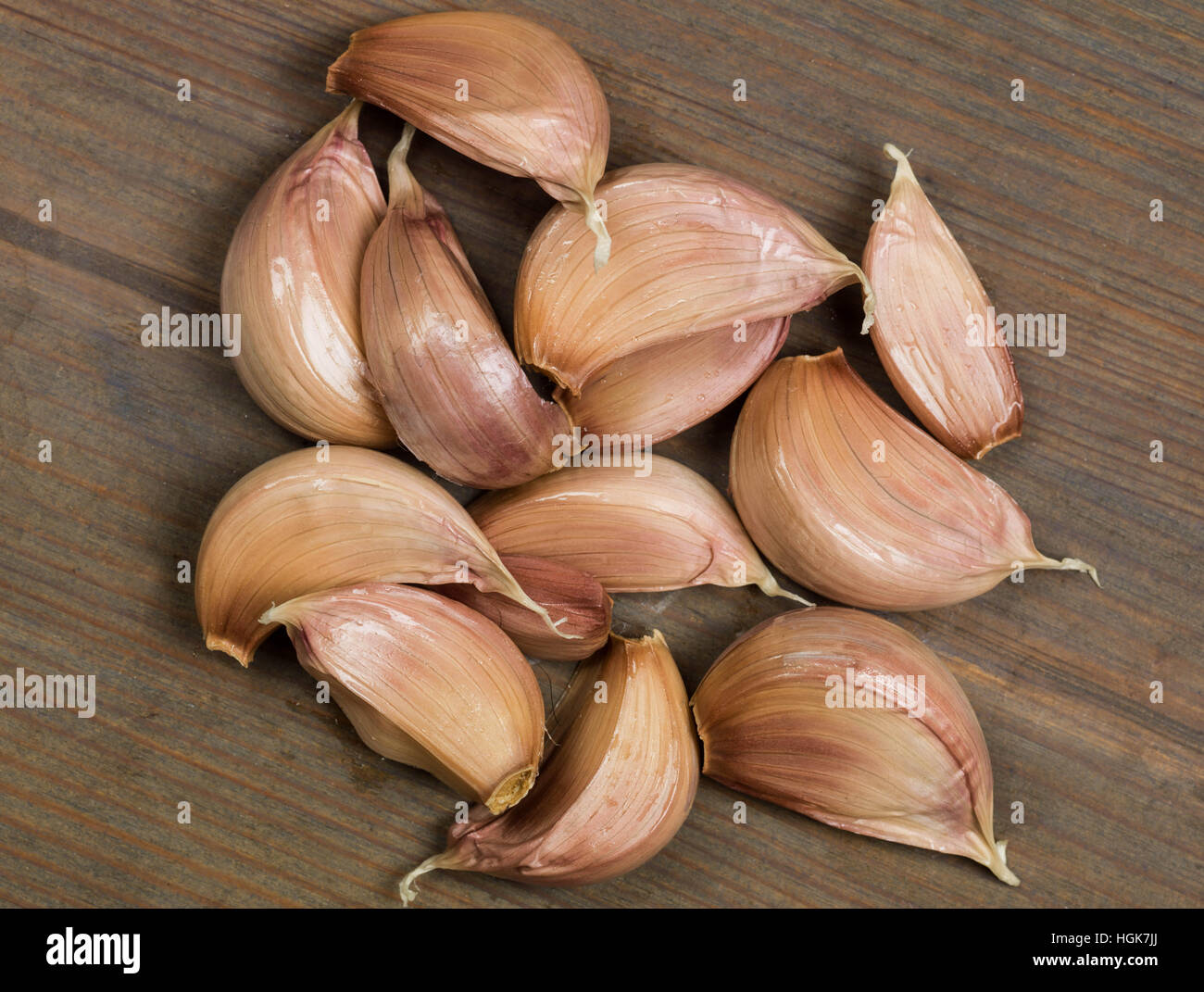 Bulbs or Cloves of Fresh Raw Uncooked Garlic Spice Stock Photo - Alamy