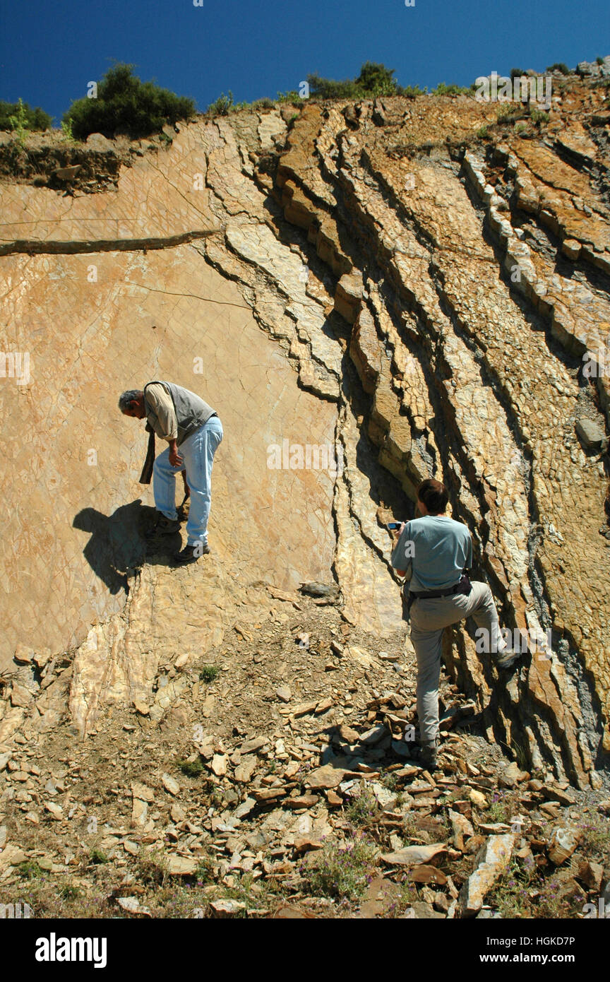 Dipping sedimentary rock hi-res stock photography and images - Alamy