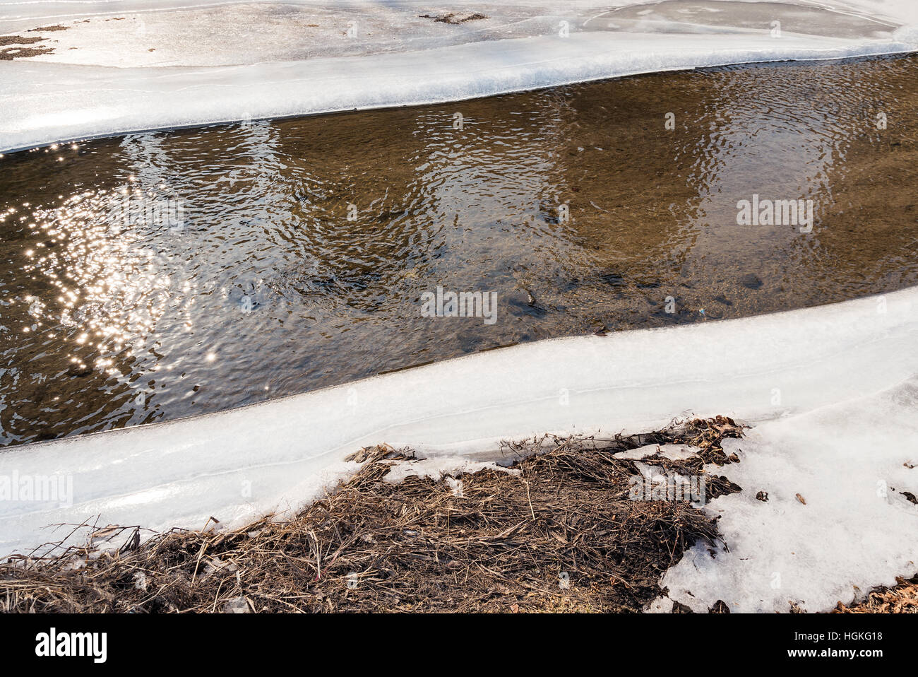 Icy frozen river hi-res stock photography and images - Alamy