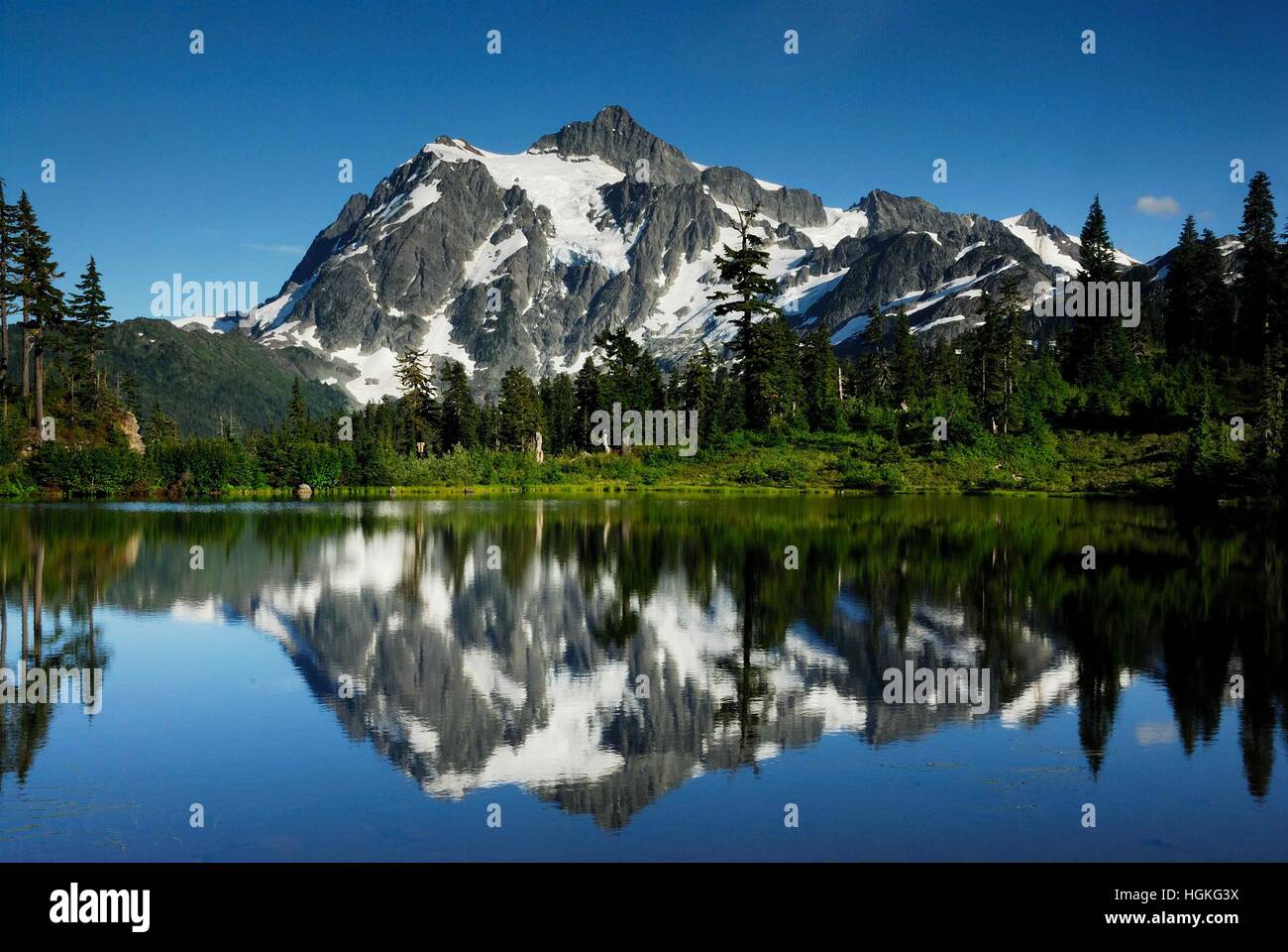 Mt shuksan picture lake fall hi-res stock photography and images - Alamy