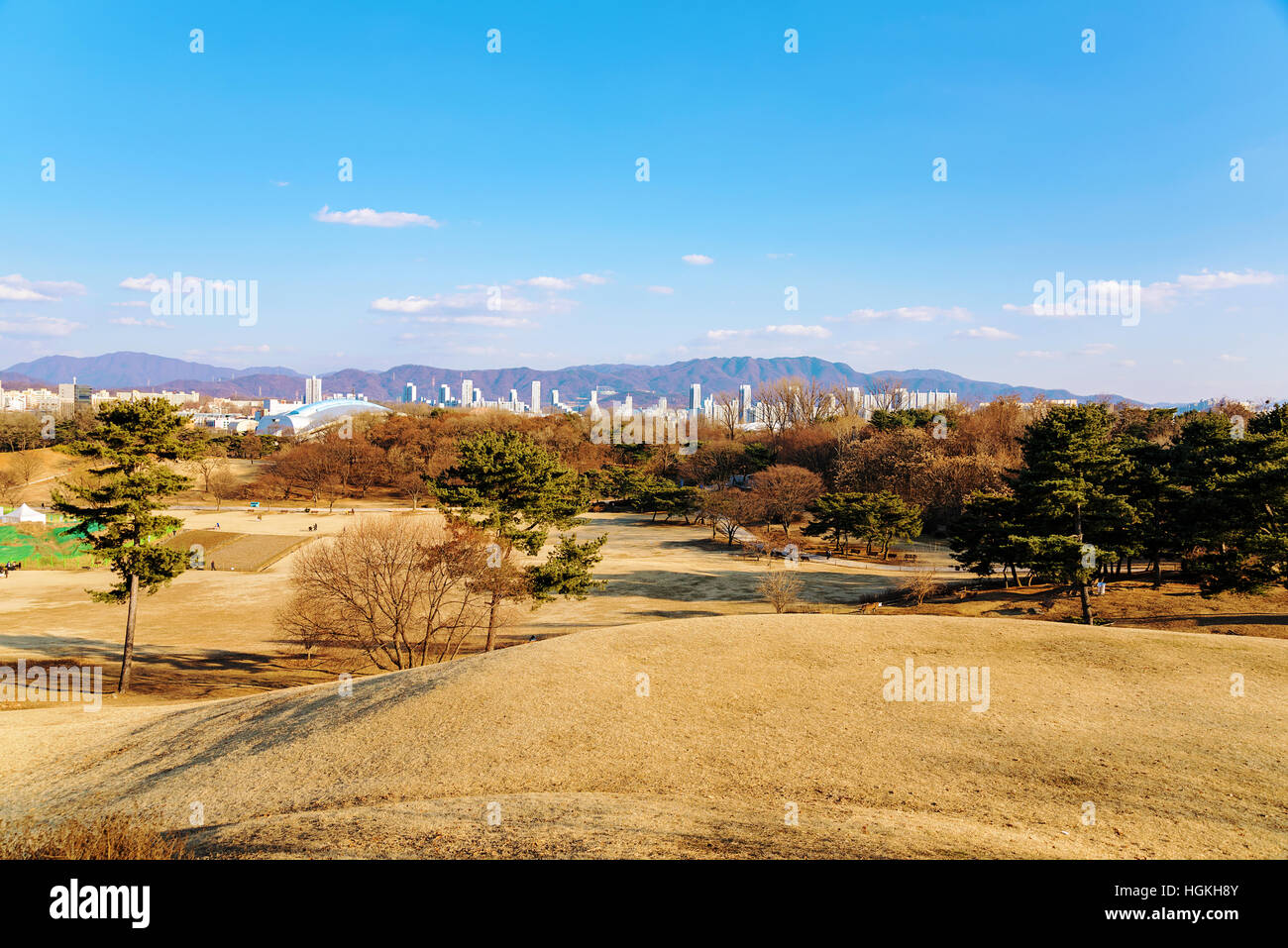Sunny seoul hi-res stock photography and images - Alamy