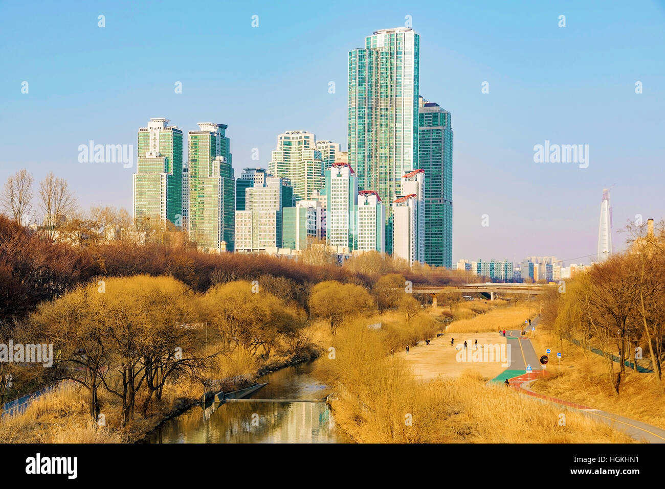 Architecture in Seoul with river Stock Photo - Alamy