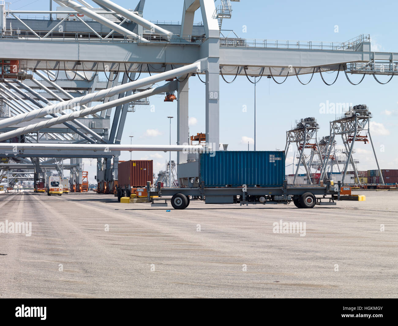 Harbour cargo container harbours hi-res stock photography and images ...