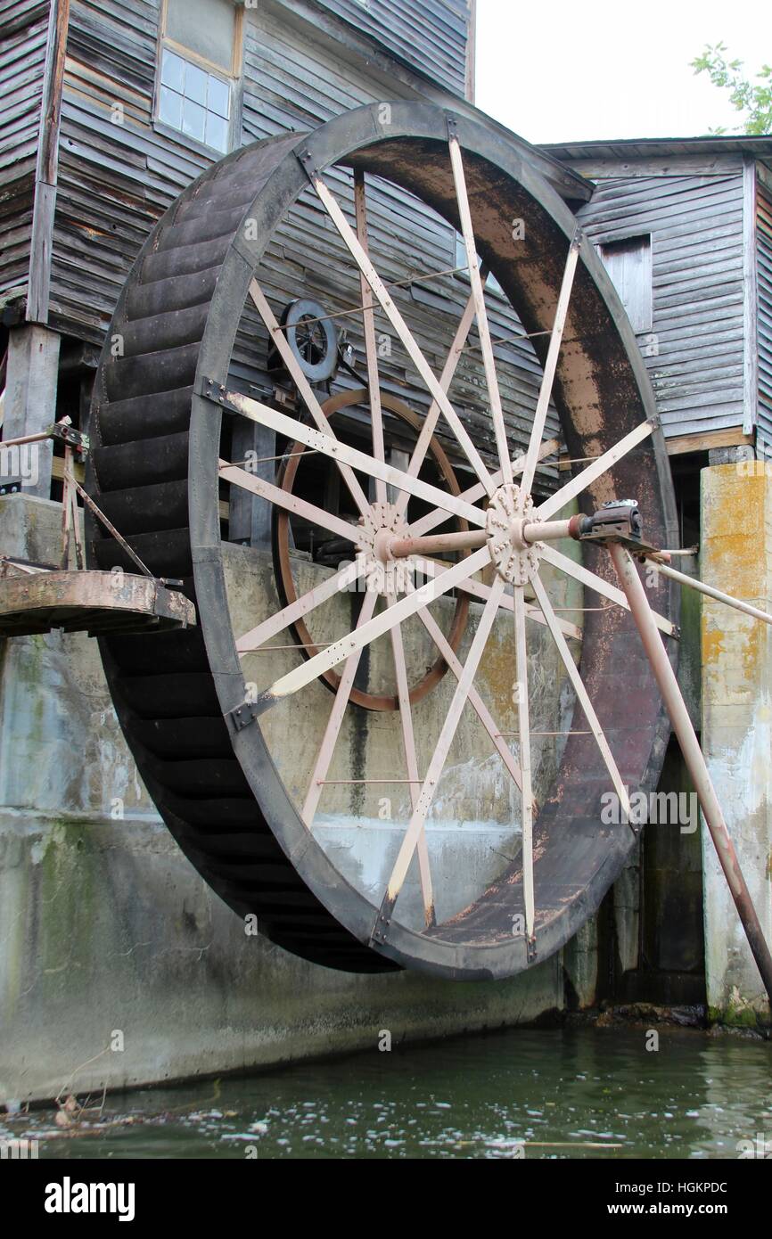 A old water mill wheel Stock Photo - Alamy