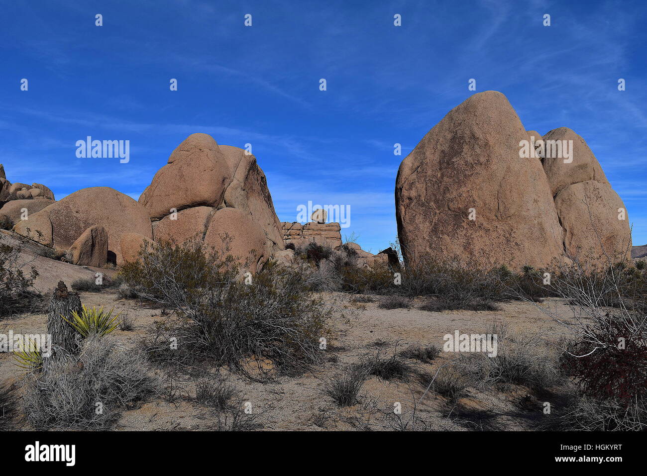 Giant boulders doing a balancing act, Joshua Tree National Park ...