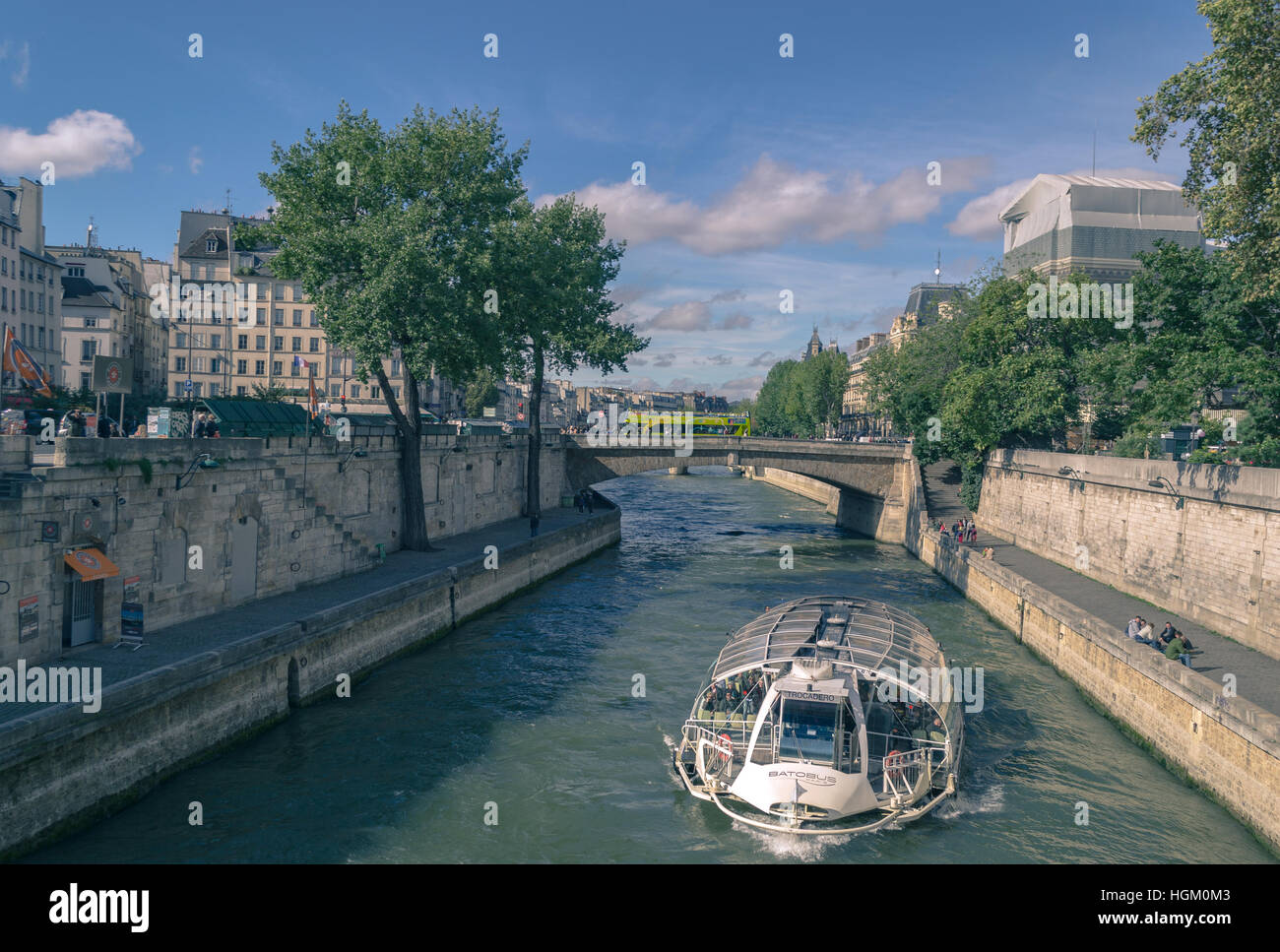 Boat going down the river hi-res stock photography and images - Alamy