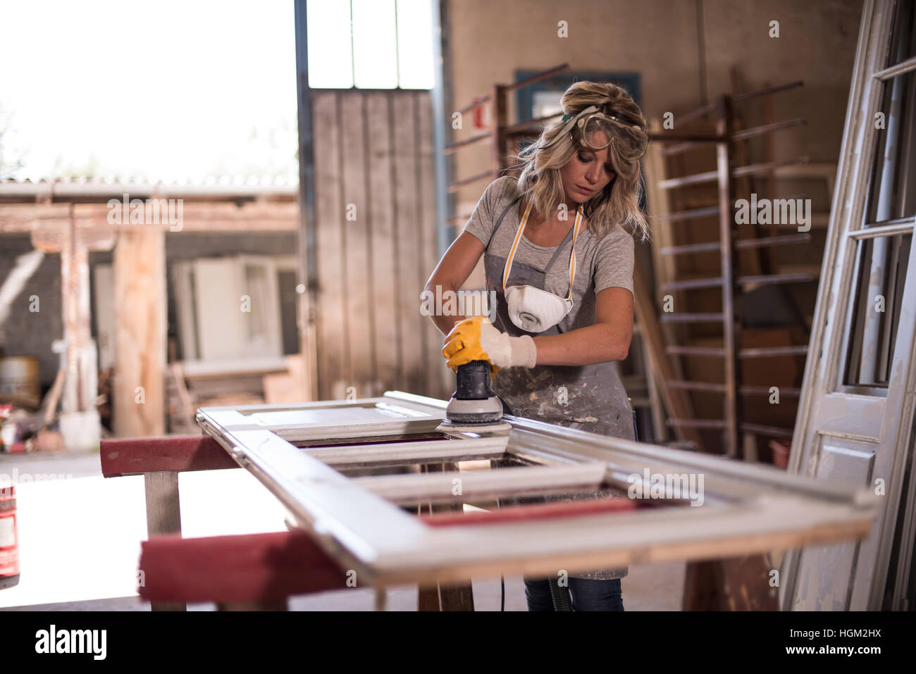 Female carpenter using power sander Stock Photo - Alamy