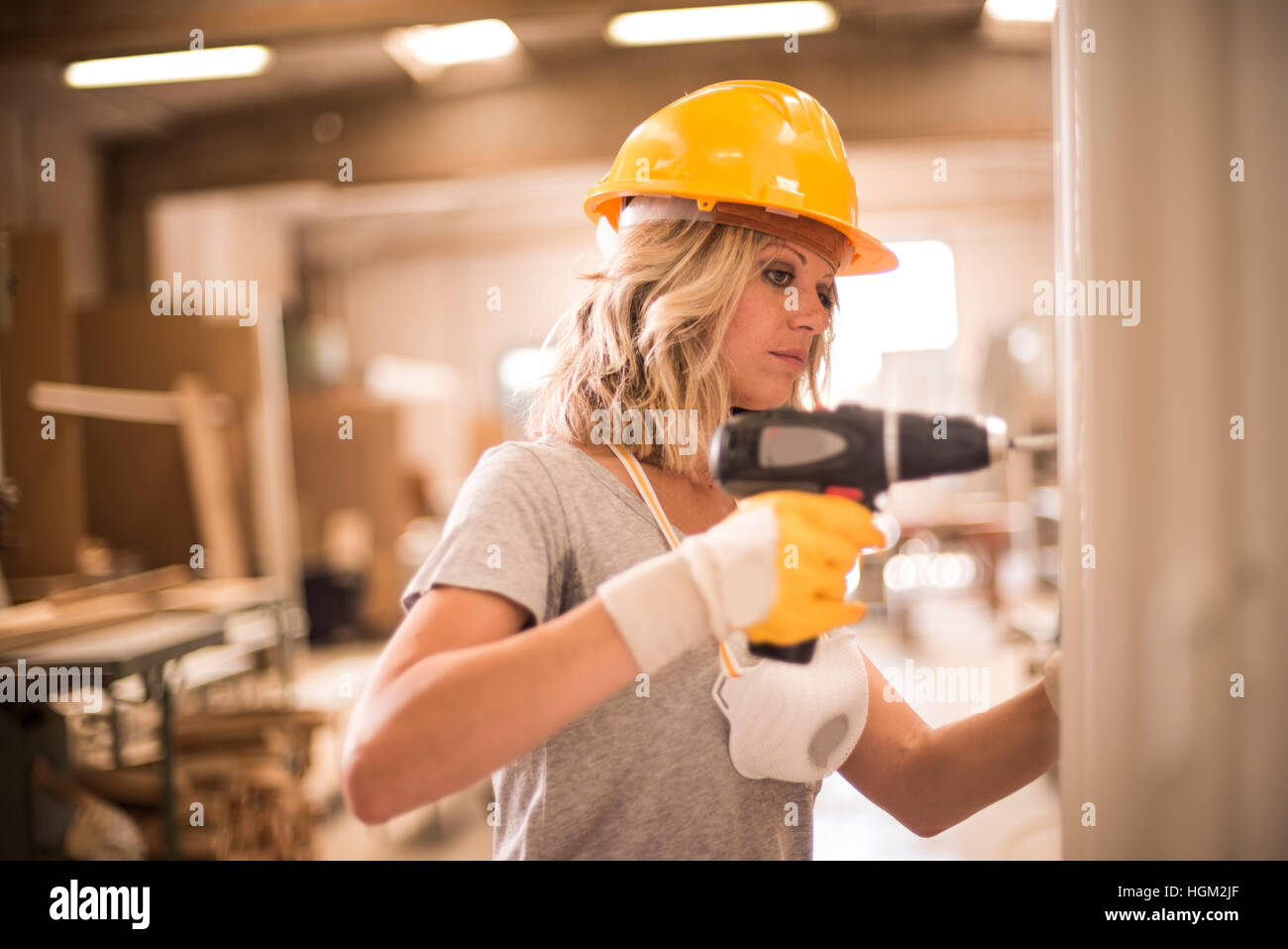 Female carpenter using screwdriver Stock Photo - Alamy