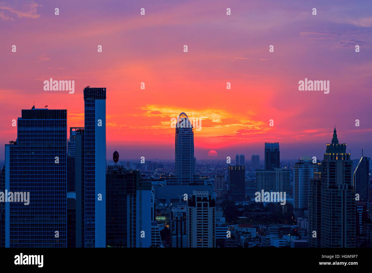 Cityscape skyline glow hi-res stock photography and images - Alamy