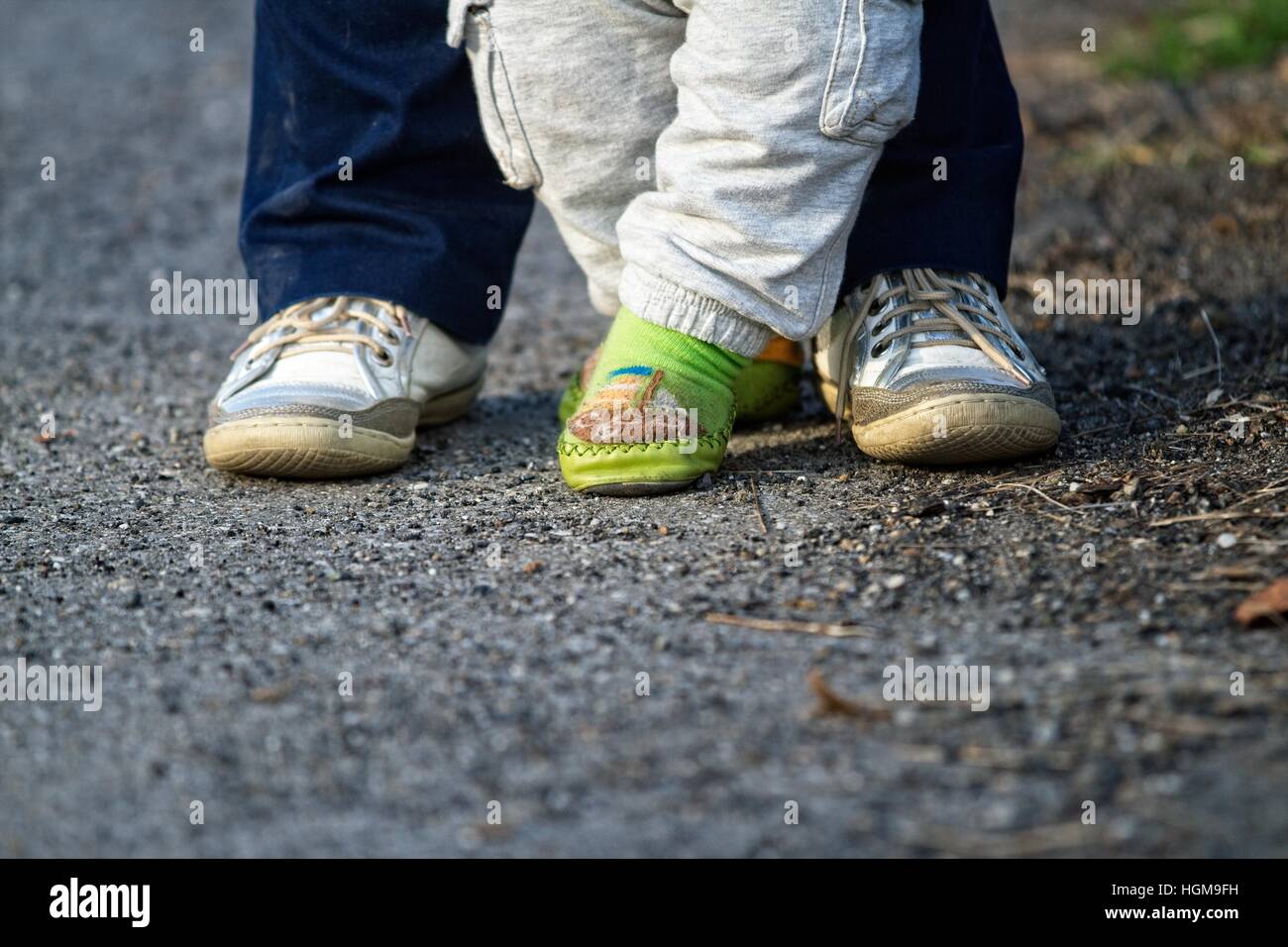 Mother and child walking together hi-res stock photography and images ...