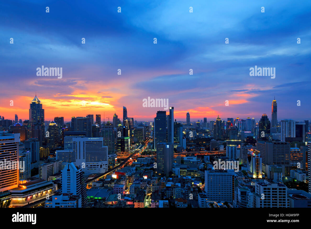 Bangkok skyline and road network hi-res stock photography and images ...