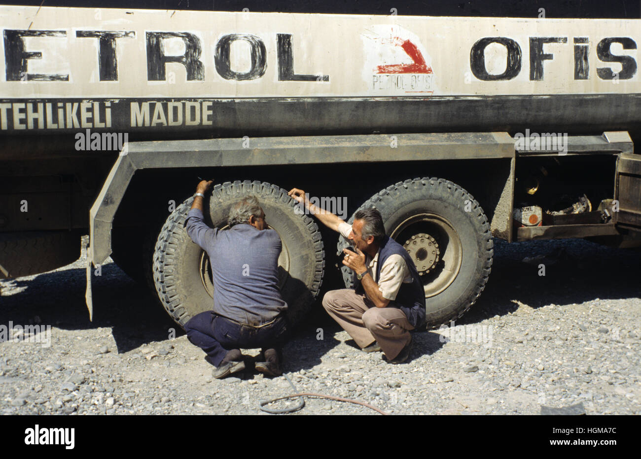 Turkish lorry drivers truckers fixing hi-res stock photography and ...