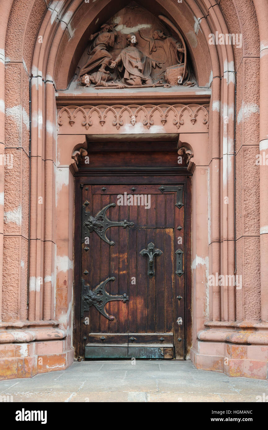 Wooden temple door hi-res stock photography and images - Alamy