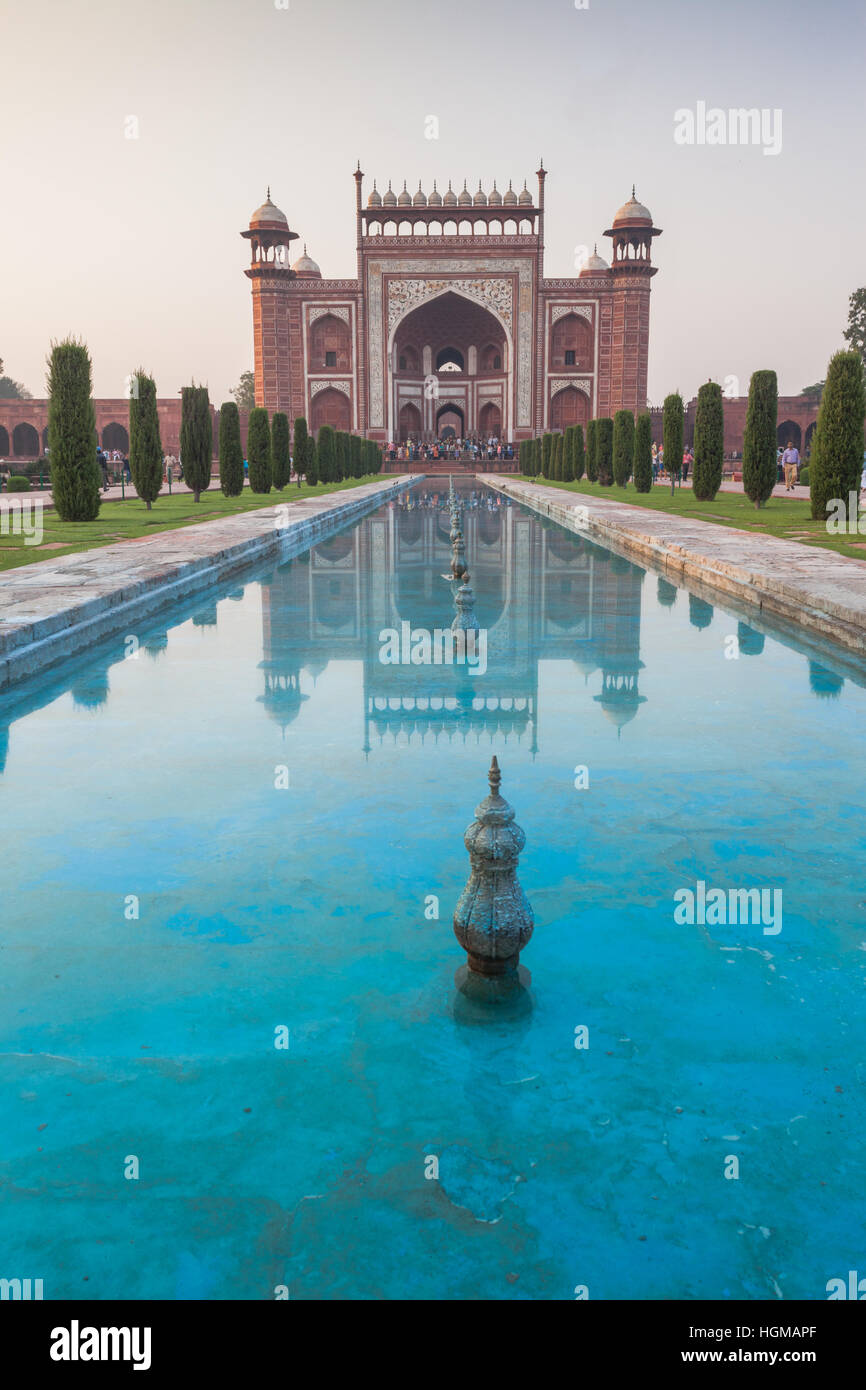 Entrance gate of taj mahal hi-res stock photography and images - Alamy