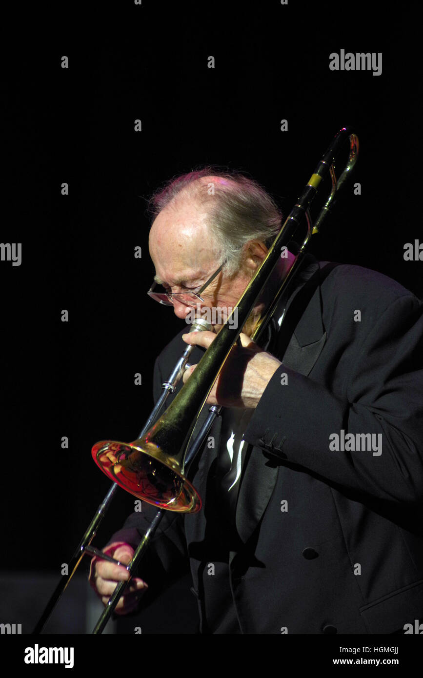 Barber wire hi-res stock photography and images - Alamy