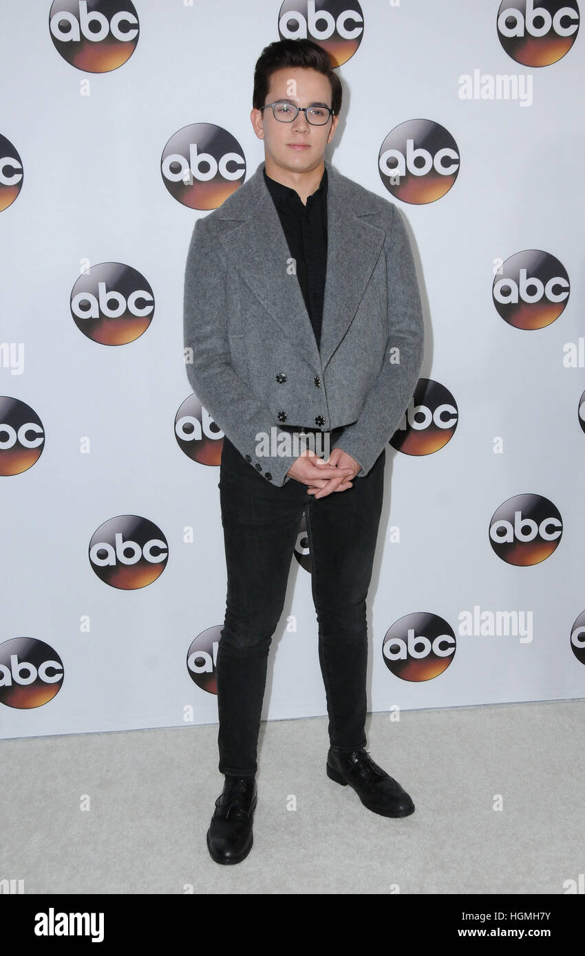 Austin mckenzie hi-res stock photography and images - Alamy